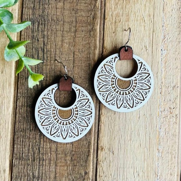 Pineywood Posh | Jewelry | New Wood Engraved Circle Mandala Boho Flower ...